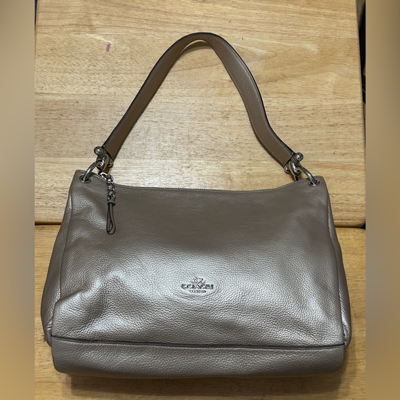 Coach | Bags | Coach Gray Leather Shoulder Bag With Metallic Finish ...